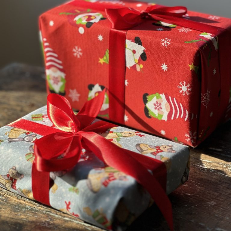 Reversible gift wrapping gnomes and Christmas cats and dogs - Ficelle ...